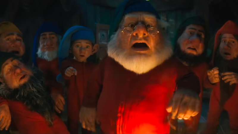 This Is Why The Live Action Dwarfs Look So Bad In ‘snow White Films 3183